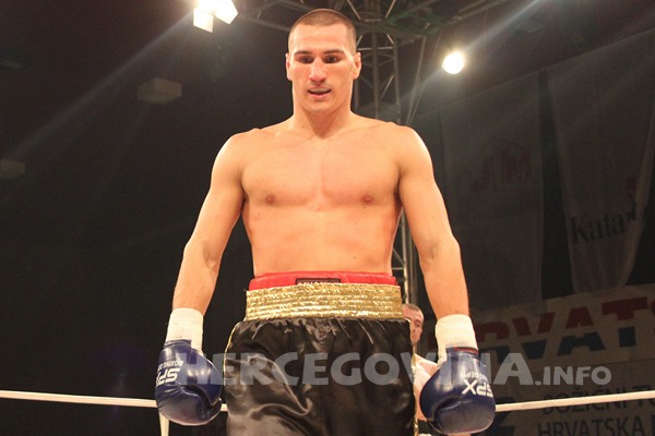 FOTO Emil Markić u Priboju boksa za prvaka Balkana | Vijesti ...