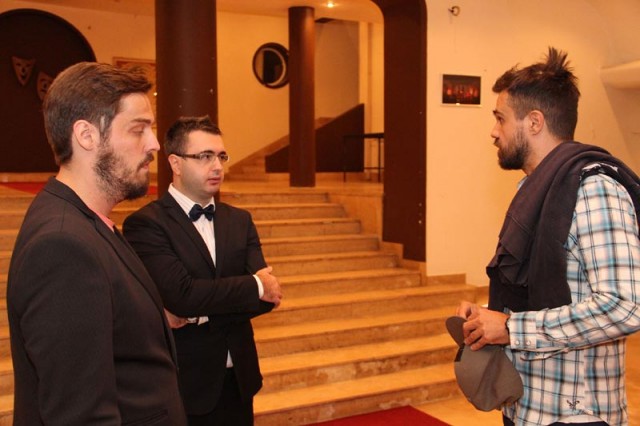 FOTO Dugotrajni pljesak i bisevi za 'Mrtve ribe plivaju na leđima ...