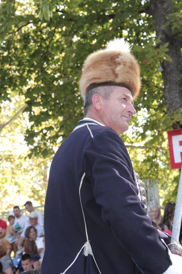 FOTO Debitant Ante Poljak slavodobitnik 302. Sinjske alke | Hercegovina ...