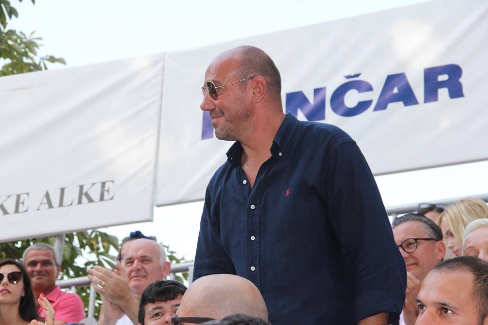 FOTO Debitant Ante Poljak slavodobitnik 302. Sinjske alke | Hercegovina ...