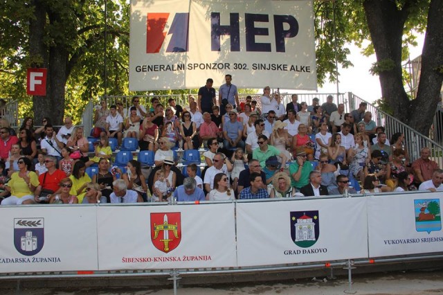 FOTO Debitant Ante Poljak slavodobitnik 302. Sinjske alke | Vijesti ...