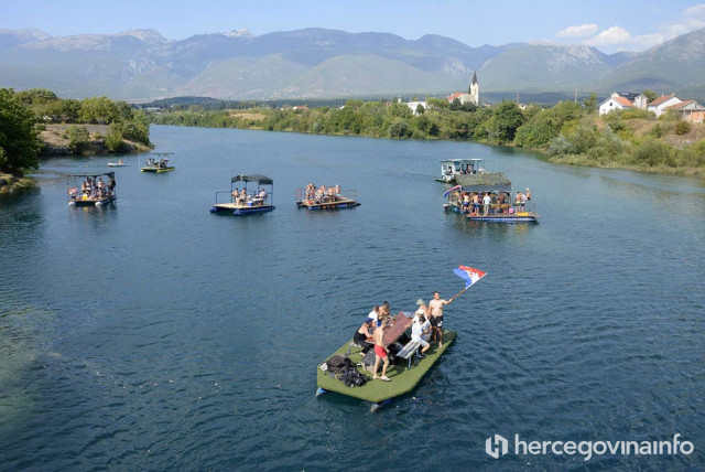 PETA PO REDU Uskoro utrka splavova na Mostarskom jezeru | Vijesti ...