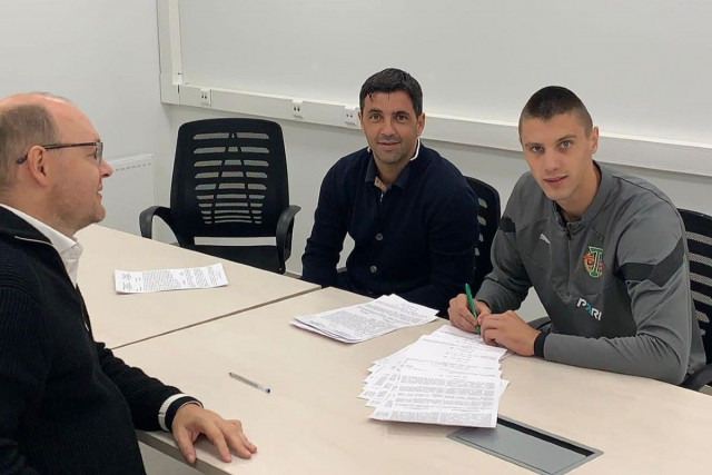 SLUŽBENO Igor Savić potpisao na tri godine za Torpedo | Vijesti ...