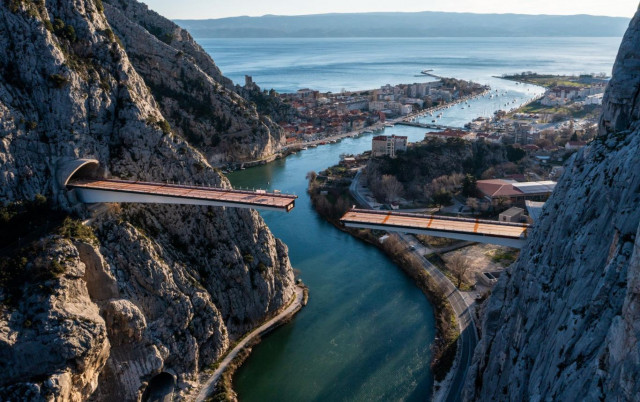 FOTO Most iznad kanjona rijeke Cetine uskoro će biti spojen, objavljene ...