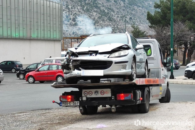 FOTO Na M-17 sudar tri automobila, jedna osoba ozlijeđena | Vijesti Hercegovina.Info