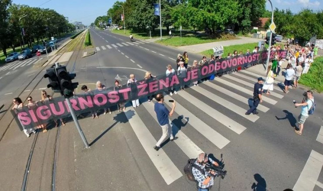 ZNAK SOLIDARNOSTI Diljem Hrvatske održani prosvjedi zbog zločina u BiH ...