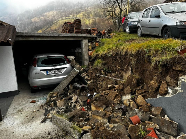 FOTO Potres izazvao veliku materijalnu štetu u selu Ljubetovo kod ... FOTO Potres izazvao veliku materijalnu štetu u selu Ljubetovo kod ...