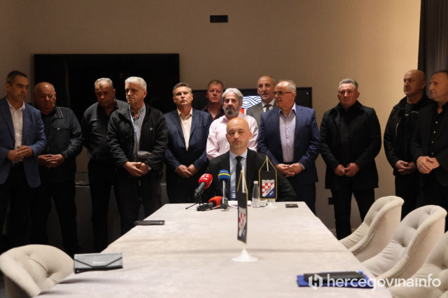 HSP BiH: Prebaciti 100.000 radnika iz javnog u realni sektor | Vijesti ...