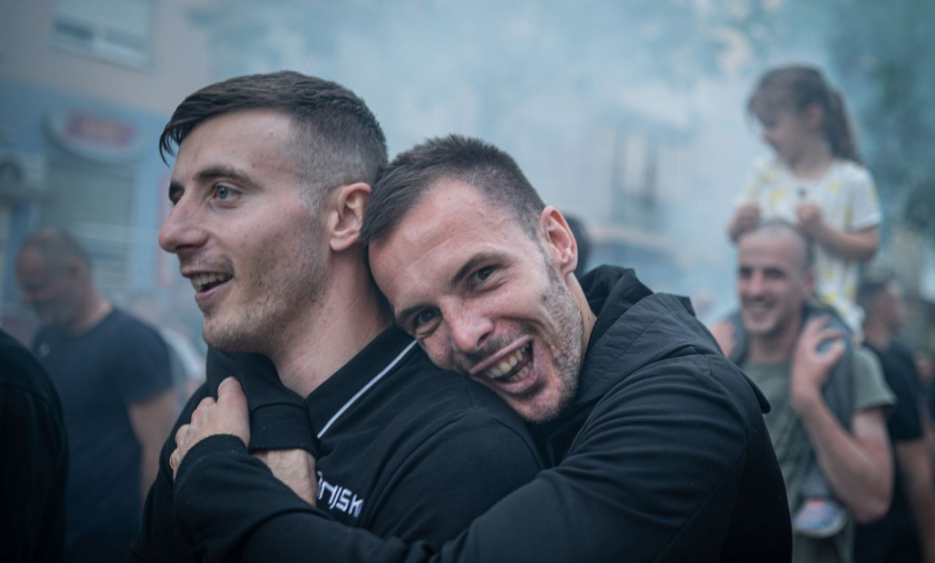 FOTO Pogledajte kako su igrači Zrinjskog uživali u emotivnom dočeku ... FOTO Pogledajte kako su igrači Zrinjskog uživali u emotivnom dočeku ...