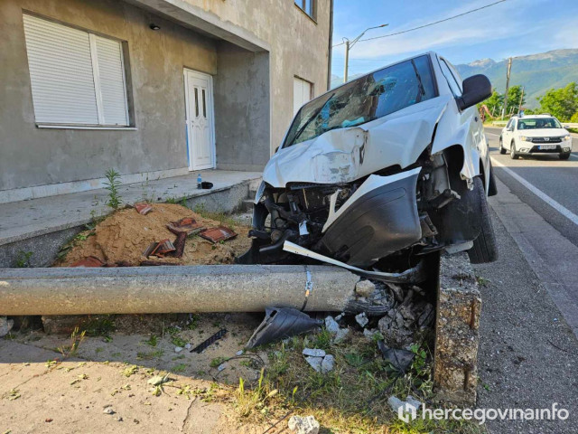 Potoci kod Mostara: Teretno vozilo sletjelo s ceste i srušio stub ...